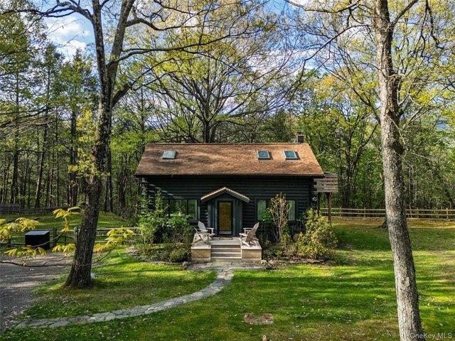 53 Blueberry Hill Rd, Woodstock, NY 12409