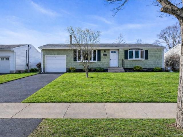 53 Calvert Ave, Commack, NY 11725
