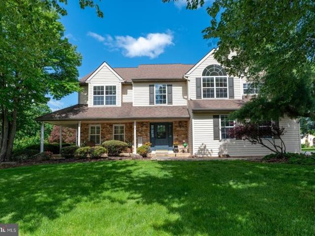 53 Green Briar Dr, Phoenixville, PA 19460