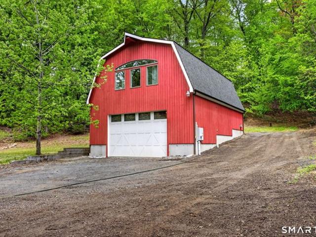 53 Hermitage Ln, North Haven, CT 06473