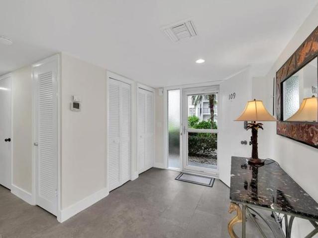 53 High Point Cir W #109, Naples, FL 34103