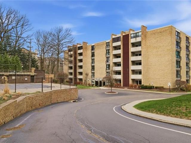 53 Highland Rd Apt 401, Bethel Park, PA 15102