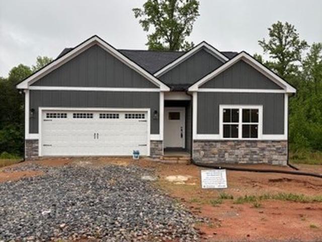 53 Hunts Ridge Dr, Cleveland, GA 30528