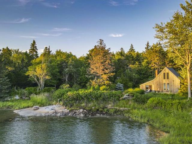 53 Island Ave, Saint George, ME 04859