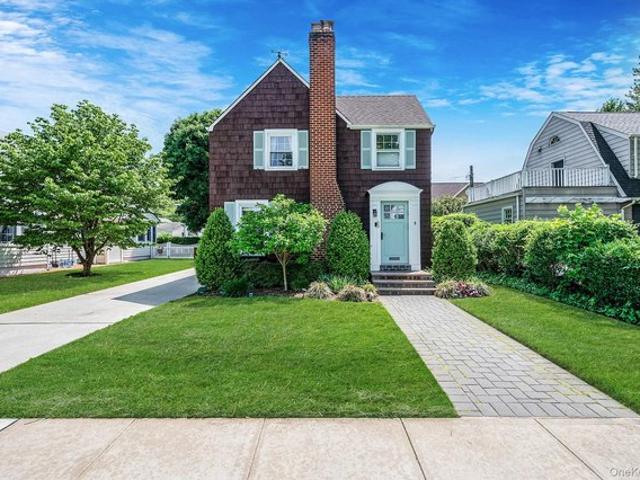 53 Jefferson St, Garden City, NY 11530