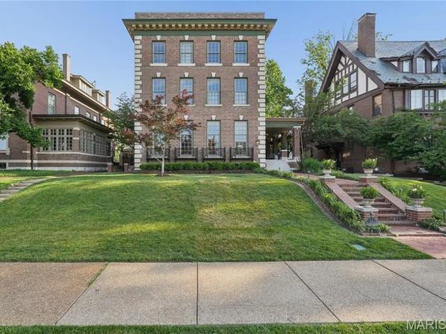 53 Kingsbury Pl, Saint Louis, MO 63112
