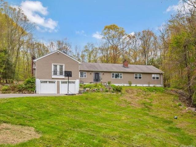 53 Leavenworth Rd, Woodbury, CT 06798