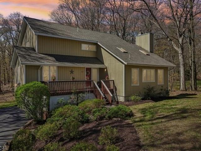 53 Lee Hill Rd, Byram Township, NJ 07821