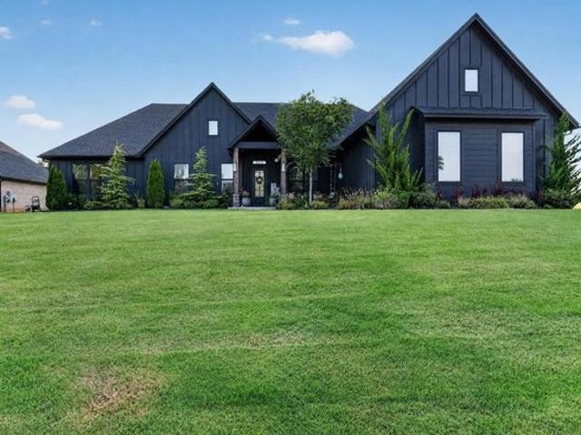 53 N Oaks Rd, Harrah, OK 73045