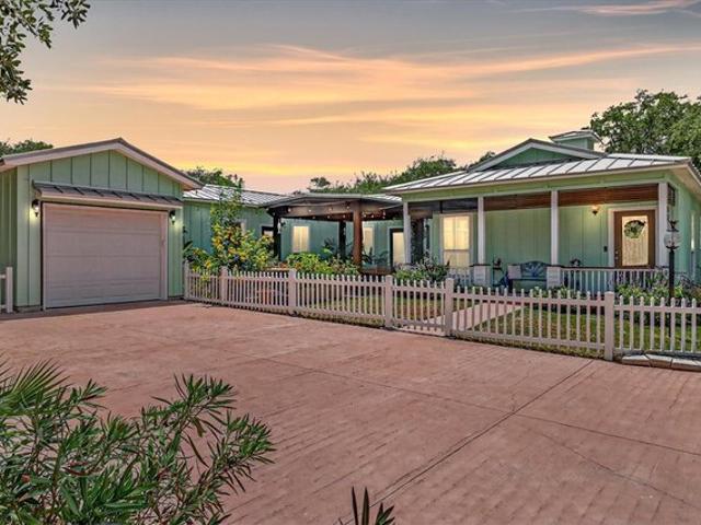 53 Old Cottage Beach Dr, Rockport, TX 78382