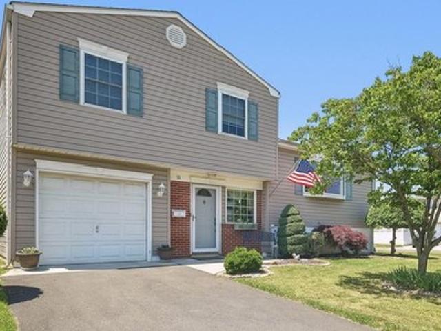 53 Orchard St, Carteret, NJ 07008