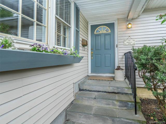 53 Plymouth Dr S, Glen Head, NY 11545 | MLS #990103 | Compass