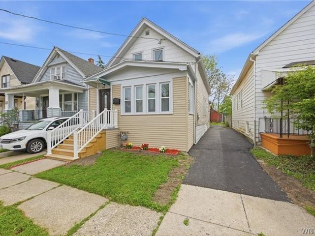 53 Roslyn St, Buffalo, NY 14211