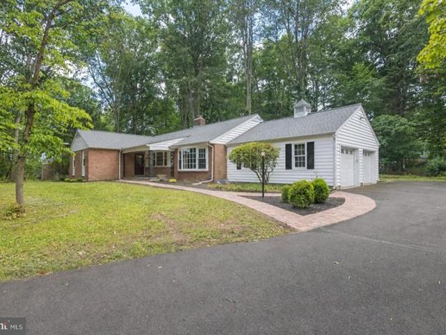 53 Sandywood Dr, Doylestown, PA 18901