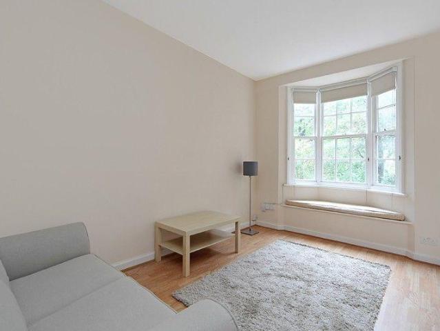 53 South Edwardes Square, London W8 2 bed flat to rent £2,950 pcm £681 pw