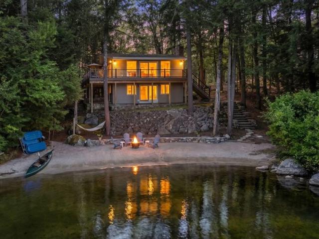 53 Stark Cove Rd, Raymond, ME 04071