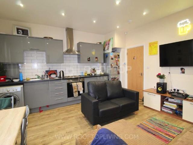 53A Brudenell Grove, Leeds LS6 3 bed house to rent £2,015 pcm £465 pw