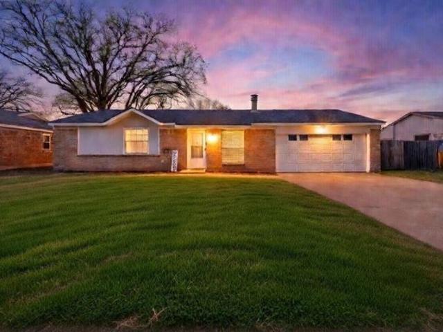 5004 Celtic Dr, Arlington, TX 76017