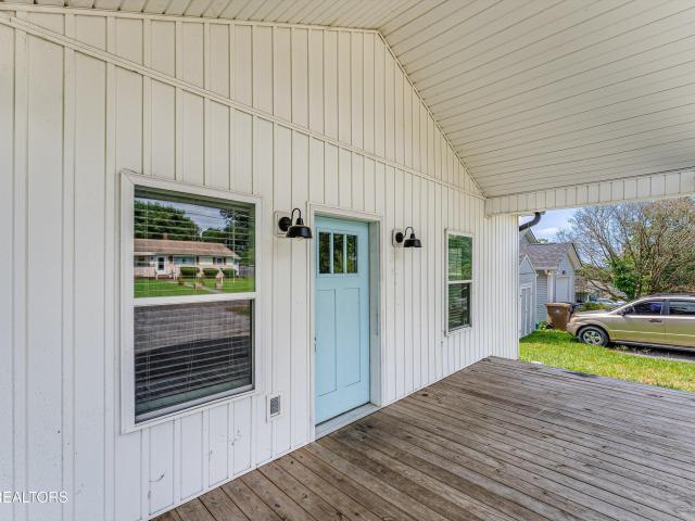 5004 Knoxwood Drive