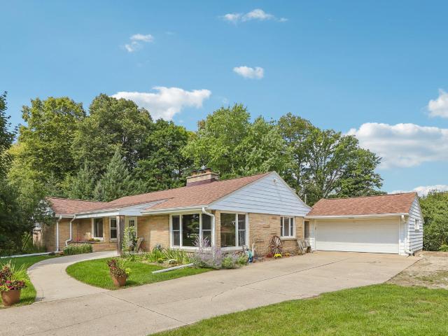 5004 W Hiawatha Dr