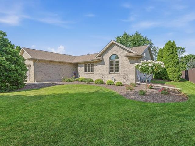 5004 White Fox Dr, Sheboygan, WI 53081