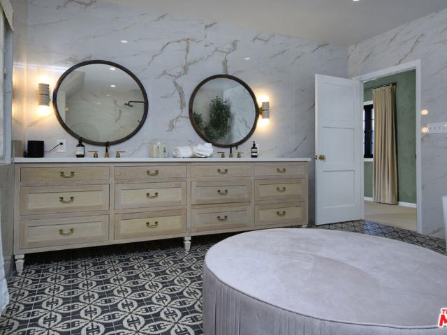 5005 Los Feliz