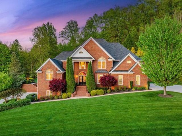 5005 Preston Park Dr, Kingsport, TN 37664