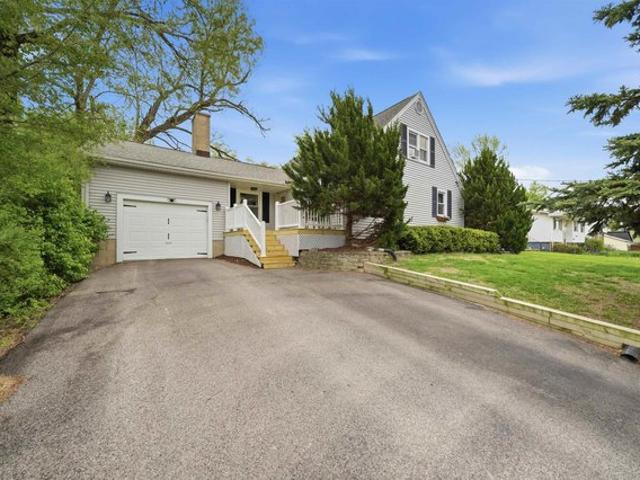 5006 N Edgebrook Dr, Peoria, IL 61614