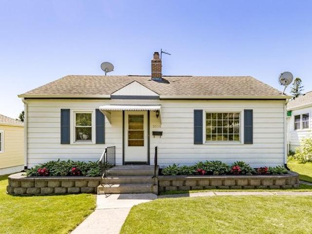 5006 Dodge St, Duluth, MN 55804