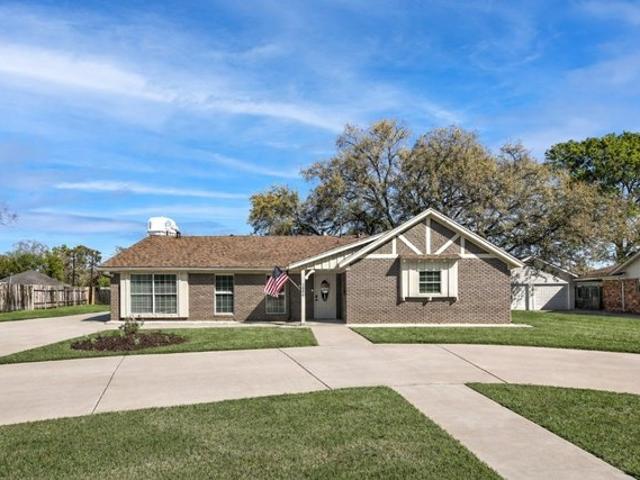 5006 Homewood Ln, Baytown, TX 77521