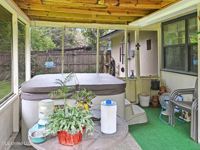 5006 Little John Street