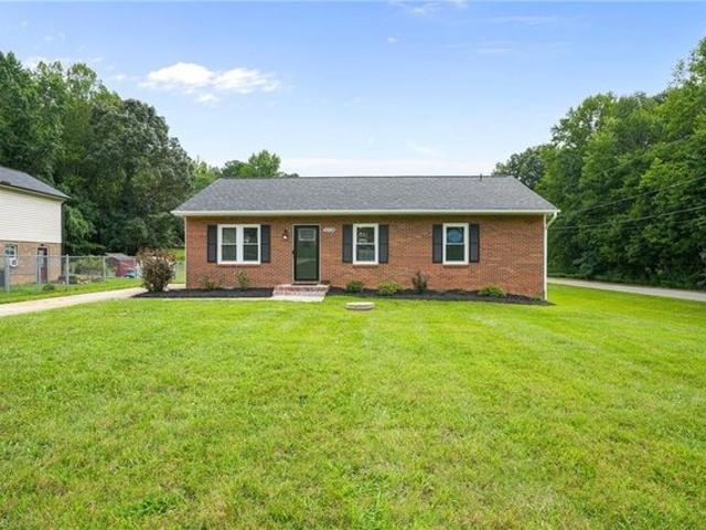 5006 Woodsboro Ln, Winston Salem, NC 27105
