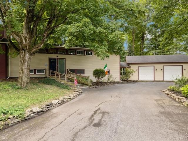 5006 Woodside Rd, Fayetteville, NY 13066