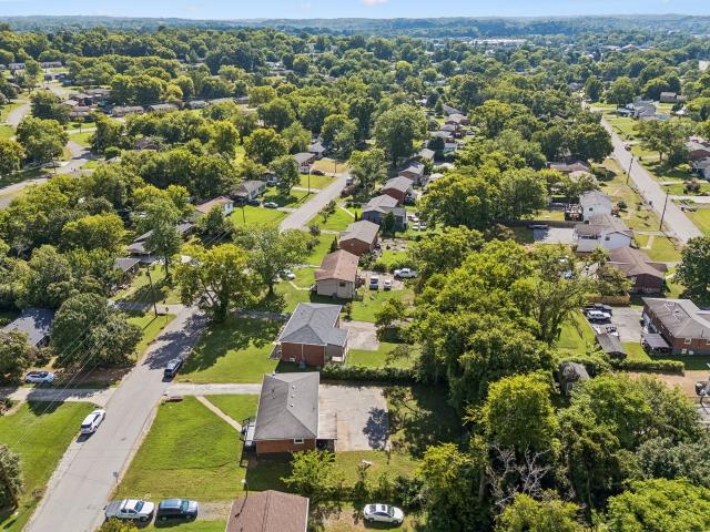 5007 Bonnameade Dr