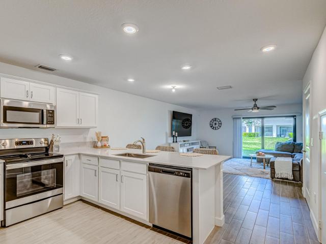 5007 Woods Edge Circle, Riviera Beach, US, FL