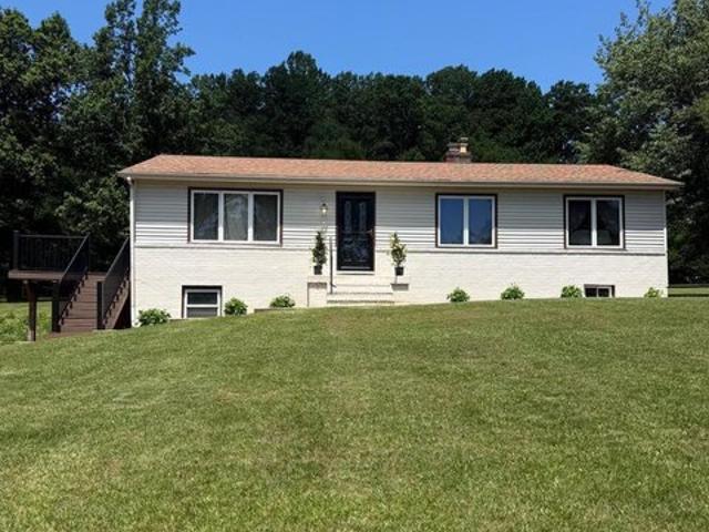 5007 Woods Rd, Stewartstown, PA 17363