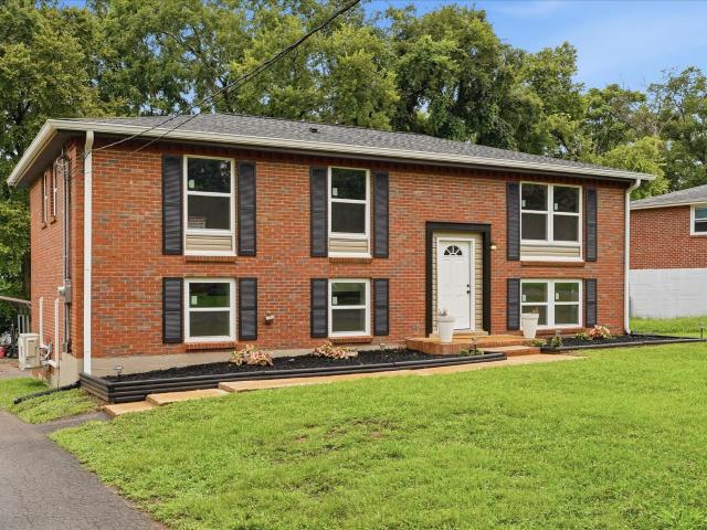 5009 Bonnameade Dr