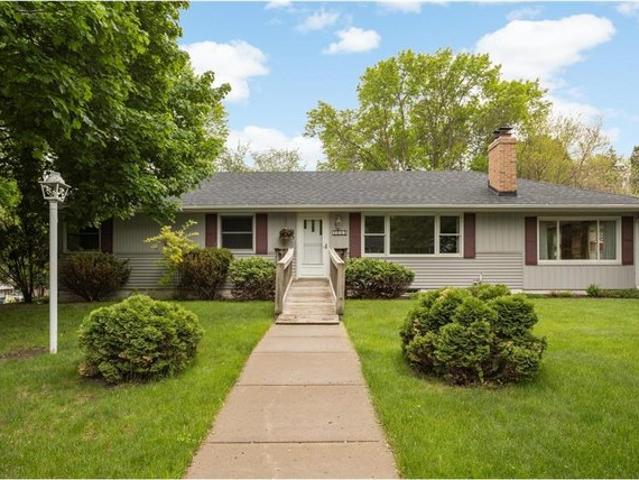 5009 Holiday Rd, Minnetonka, MN 55345