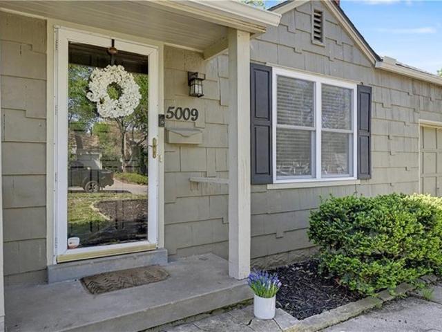 5009 W 51st Ter, Roeland Park, KS 66205