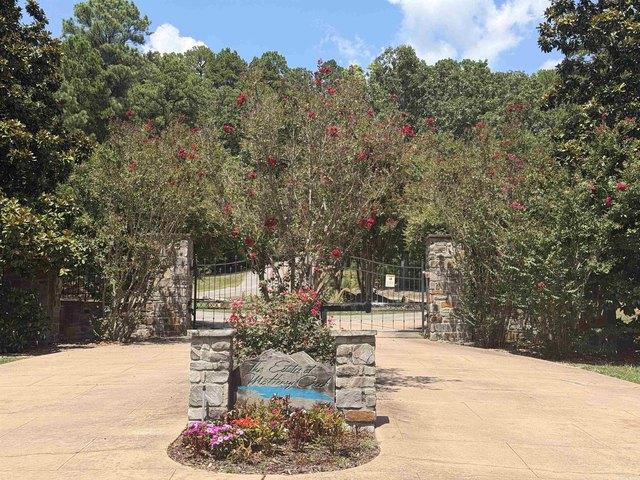 5000 McHenry Creek Cir, Little Rock, AR 72210