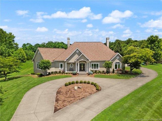 5000 Bent Creek Dr, Floyds Knobs, IN 47119