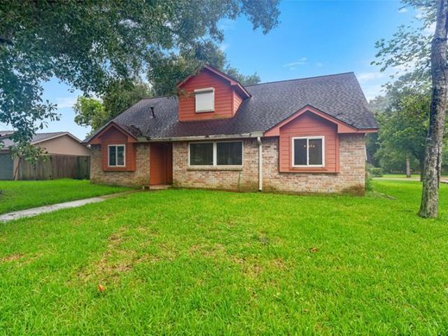 5000 Cedar Creek Dr, Dickinson, TX 77539