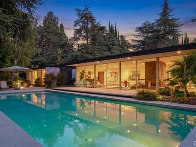 5000 Queen Victoria Rd, Woodland Hills, CA 91364