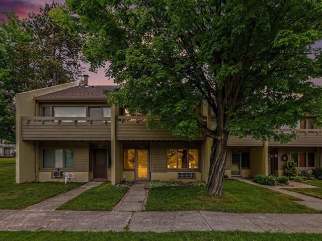 5000 S Townhouse Dr Unit J8, Cedar, MI 49621