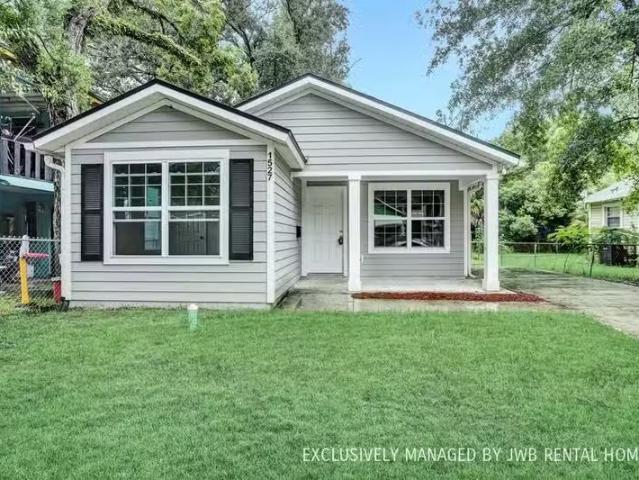 50011888 1527 W 7th St