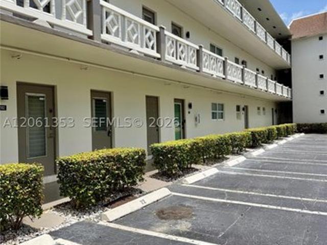5001 NW 34th St Apt 102, Lauderdale Lakes, FL 33319