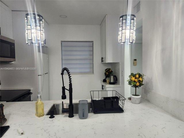 5001 NW 34th St Apt 305, Lauderdale Lakes, FL 33319