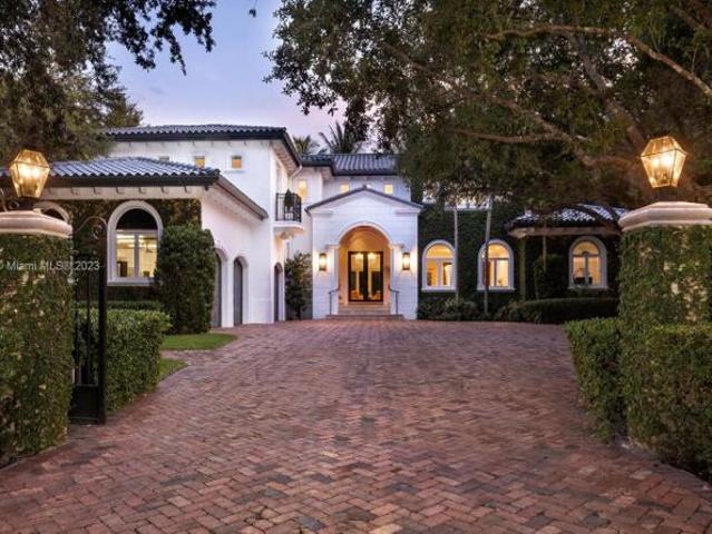 5002 86th St SW, Miami, FL 33143