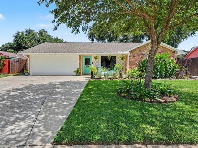 5003 Meadow Lark Ln, Dickinson, TX 77539