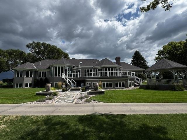 5003 Osborne Dr W, Hastings, NE 68901